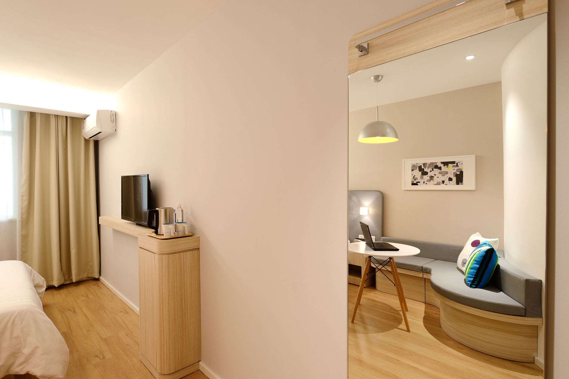 Room Detail - Room 1